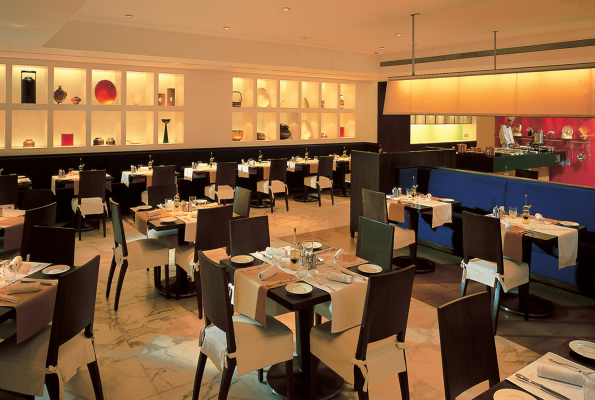 Frangipani Restaurant of Trident Hotel in Nariman Point, Mumbai ...